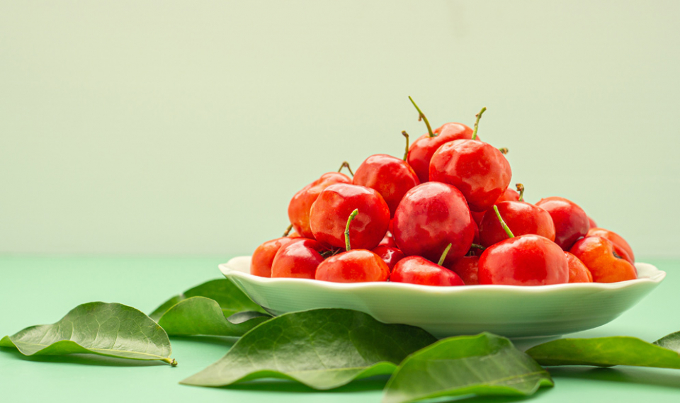 Acerola: Alles wat je wilt weten over deze vitamine C-krachtpatser
