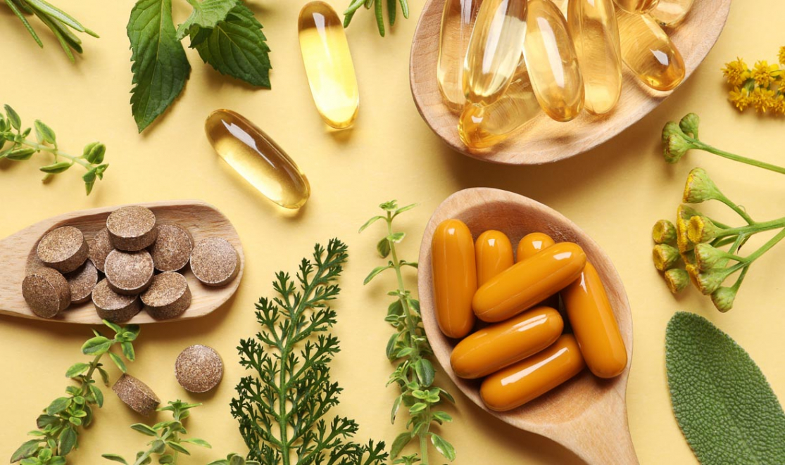 Supplementen met elkaar combineren: waar moet je op letten?